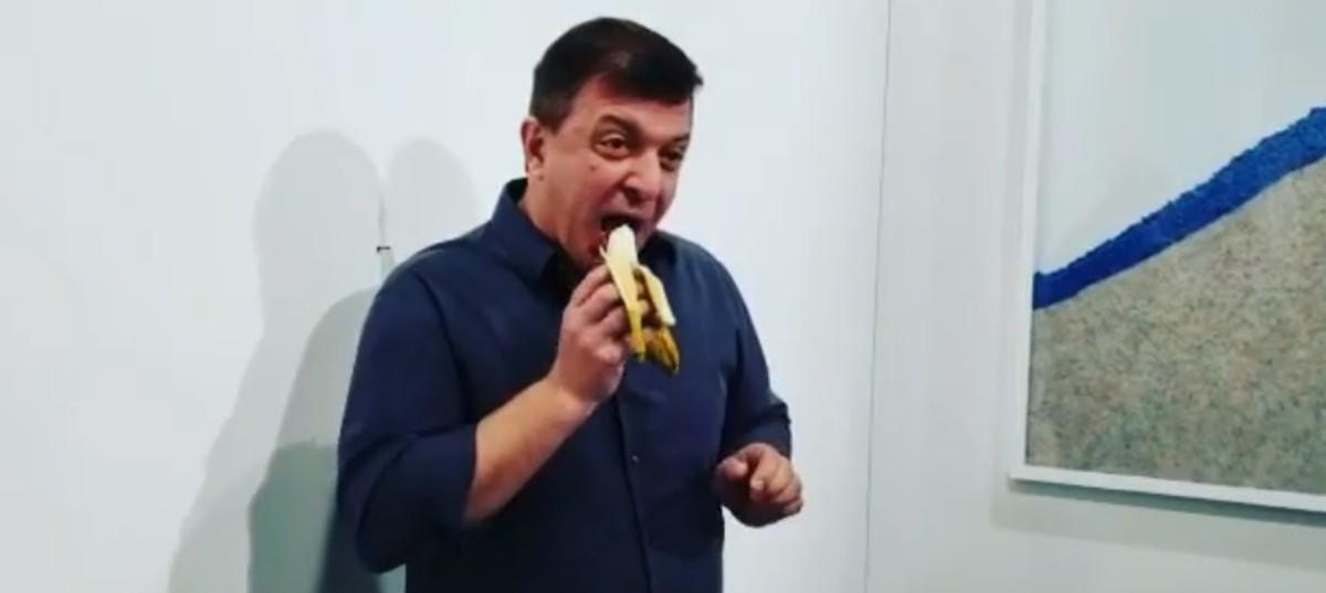 Plátano de 120 mil dólares se lo come un artista en Art Basel Miami Beach