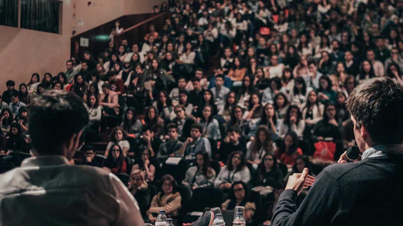 Beca de $80 mil pesos te ayuda a dar catedra en Universidad de Chicago