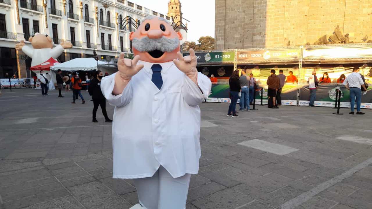 ¿Cuánto ganan las personas que trabajan como botarga del Dr. Simi?